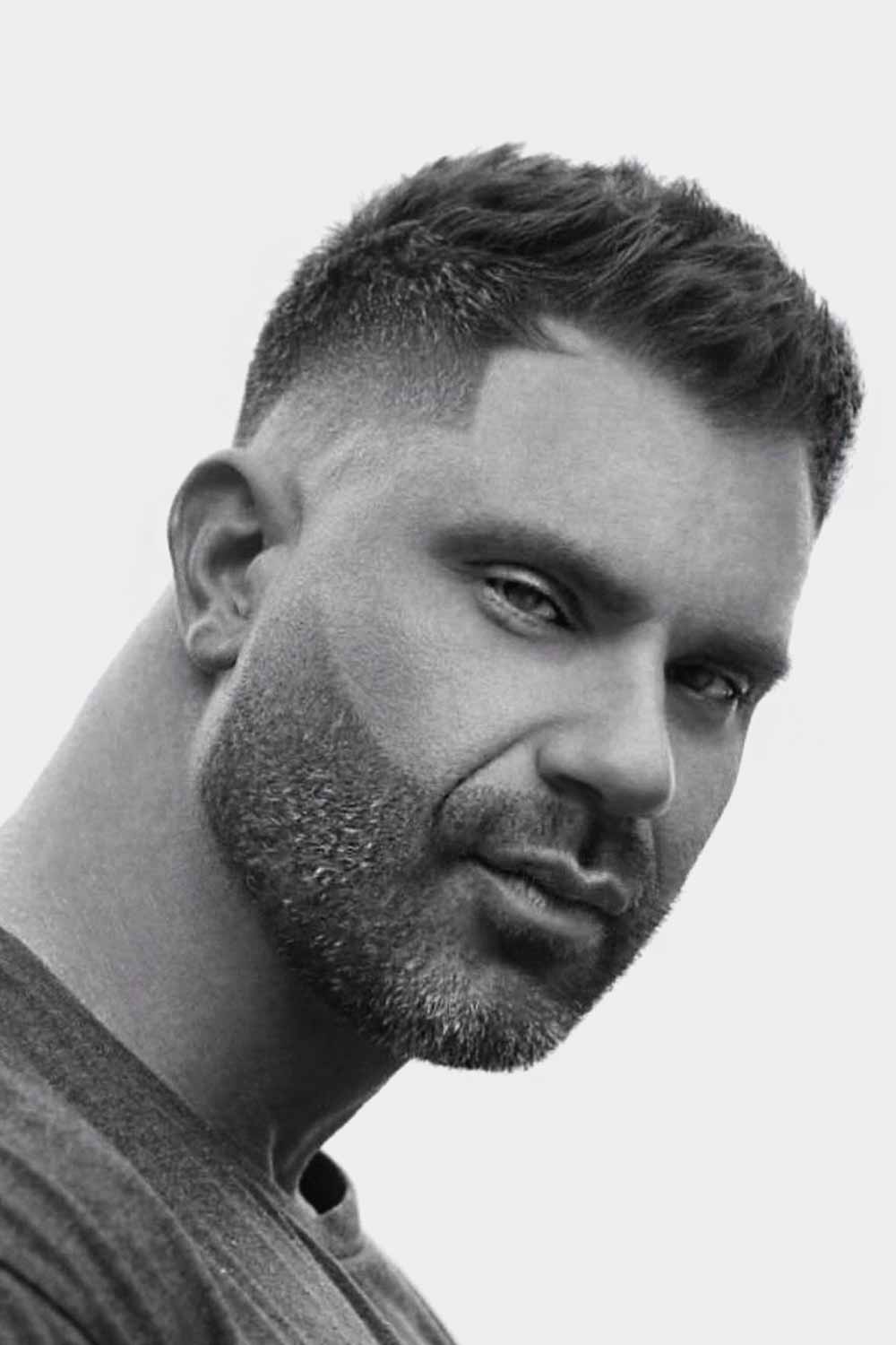 28 Round Face Haircuts For Men: Ideas Trending In 2024