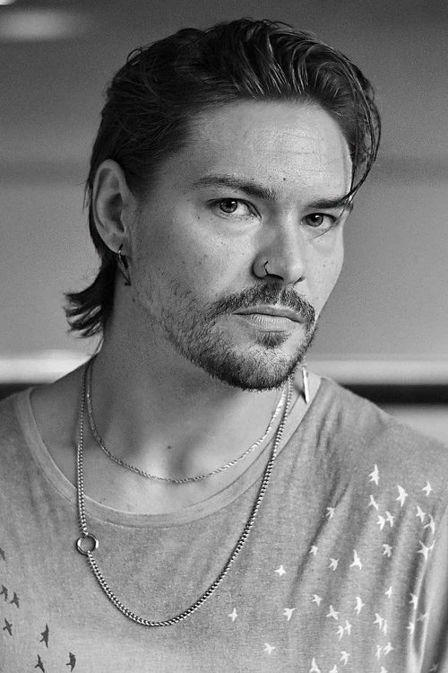 50 Slicked Back Hairstyles: Expert Tips and Inspirational Looks